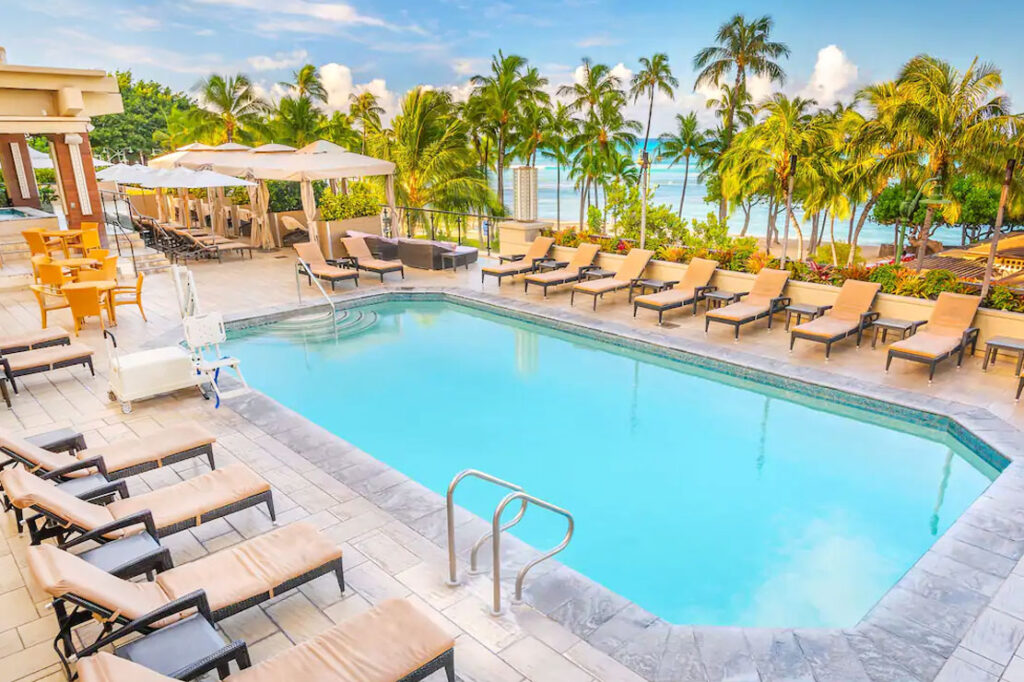 Best 11 Pools in Honolulu - ResortPass | Blog