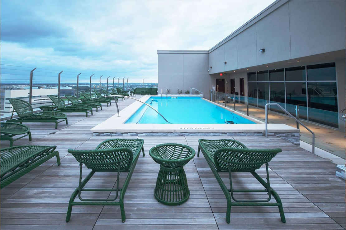 The 10 Best Rooftop Pools In Houston - ResortPass | Blog