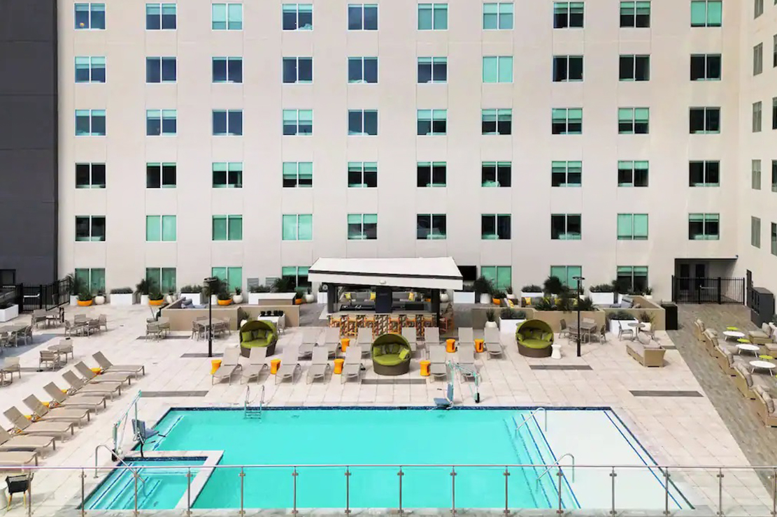 The 10 Best Rooftop Pools In Houston - ResortPass | Blog